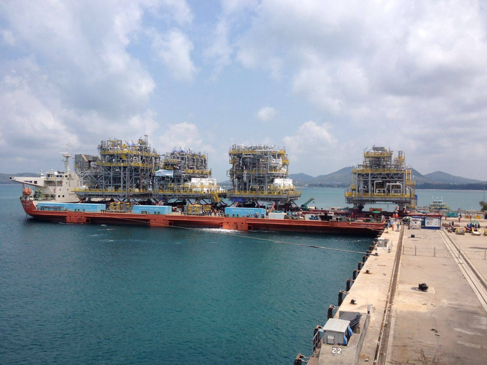 Heavy Lifting: Moving Modules For Brazilian FPSO