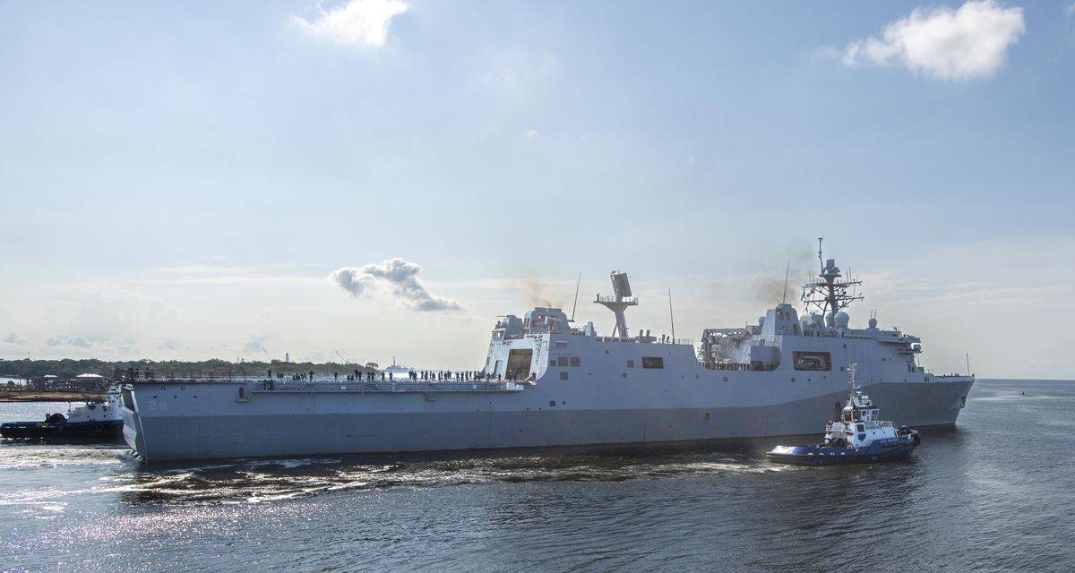 Amphibious Transport Dock LPD 28 Sails Away From
