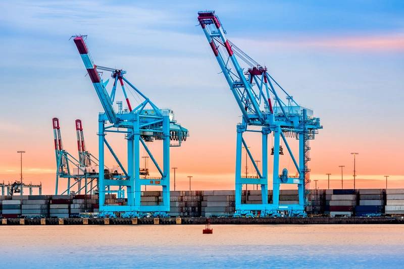 White House Sides With Union As US Dockworker Strike