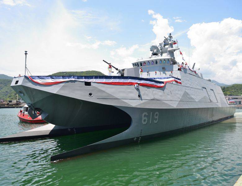 Taiwan Navy Showcases Top Ships In Drills