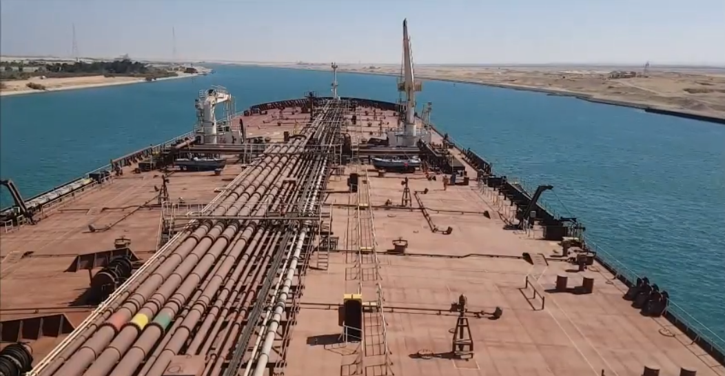 Timelapse: Oil Tanker Enters The Suez Canal